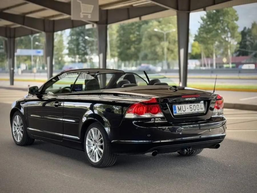 Melns Volvo C70 2008 Rīga, ar dzinēja tilpumu 2.40 L un nobraukumu 283 tūkst. km par 3800 €, foto 9 vietnē AUTOMOTO.COM.LV