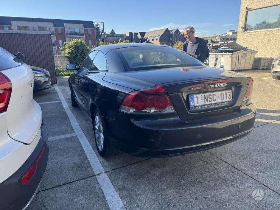 Black Volvo C70 2009 in Siauliai, with an engine capacity of 2.00 L and mileage of 250 thousand km for 2550 €, photo 4 on AUTOMOTO.COM.LV