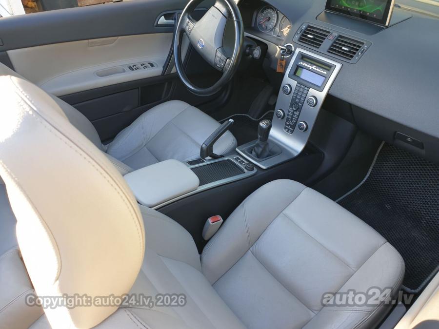 Black Volvo C70 2009 in Tallinn, with an engine capacity of 2.40 L and mileage of 202 thousand km for 11900 €, photo 11 on AUTOMOTO.COM.LV