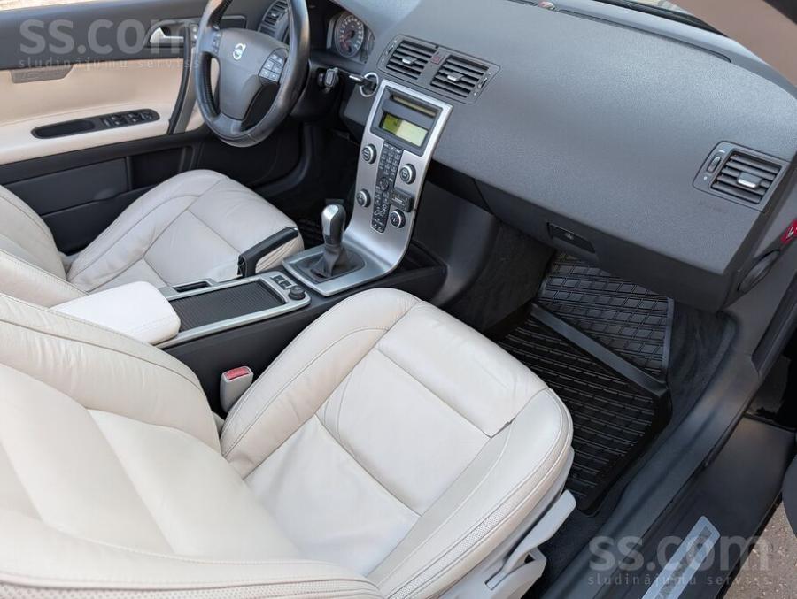Black Volvo C70 2009 in Jurmala, with an engine capacity of 2.00 L and mileage of 0 thousand km for 4650 €, photo 23 on AUTOMOTO.COM.LV