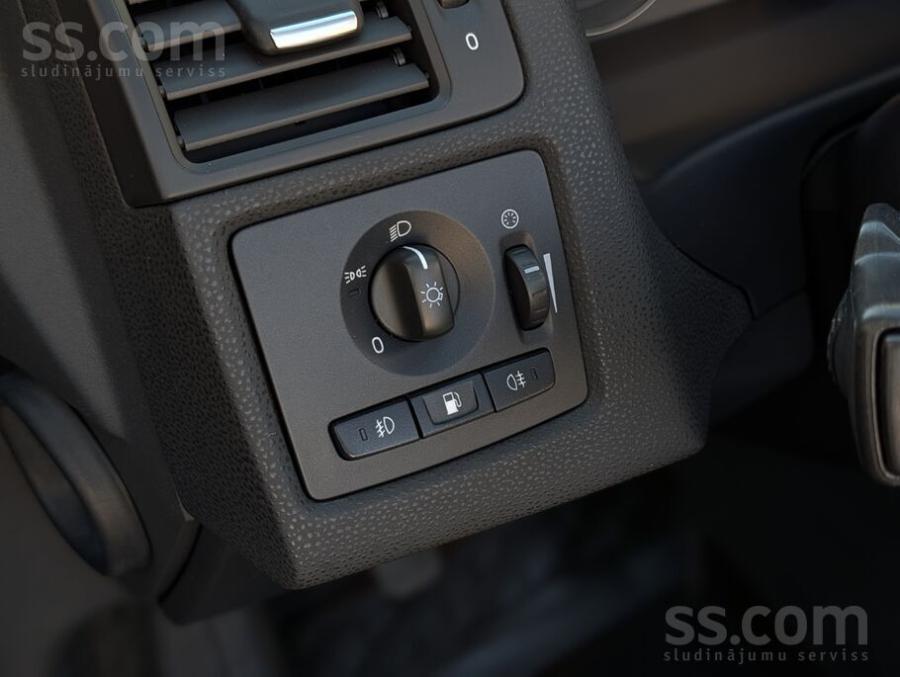 Black Volvo C70 2009 in Jurmala, with an engine capacity of 2.00 L and mileage of 0 thousand km for 4650 €, photo 26 on AUTOMOTO.COM.LV
