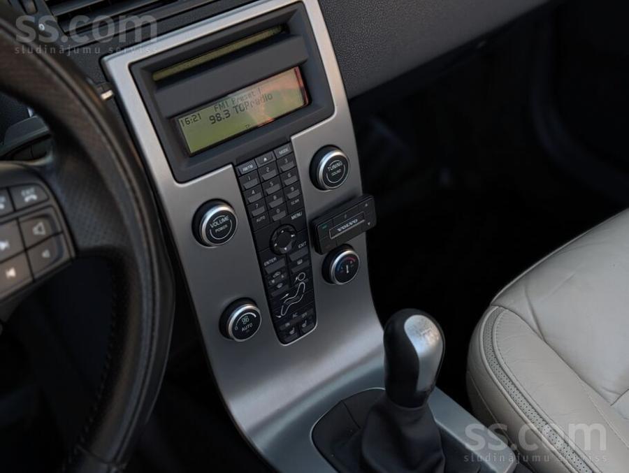 Black Volvo C70 2009 in Jurmala, with an engine capacity of 2.00 L and mileage of 0 thousand km for 4650 €, photo 28 on AUTOMOTO.COM.LV