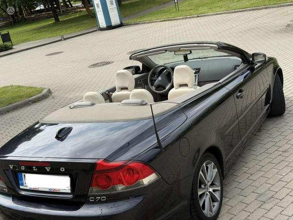 Black Volvo C70 2009 in Klaipeda, with an engine capacity of 2.52 L and mileage of 112 thousand km for 2950 €, photo 3 on AUTOMOTO.COM.LV