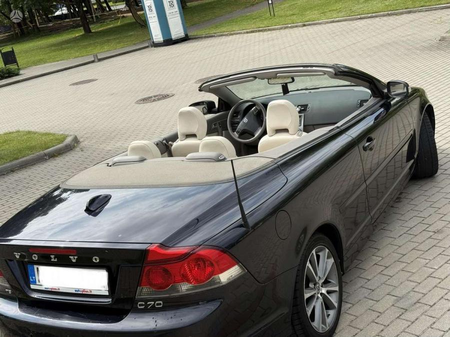 Black Volvo C70 2009 in Klaipeda, with an engine capacity of 2.52 L and mileage of 112 thousand km for 2950 €, photo 4 on AUTOMOTO.COM.LV