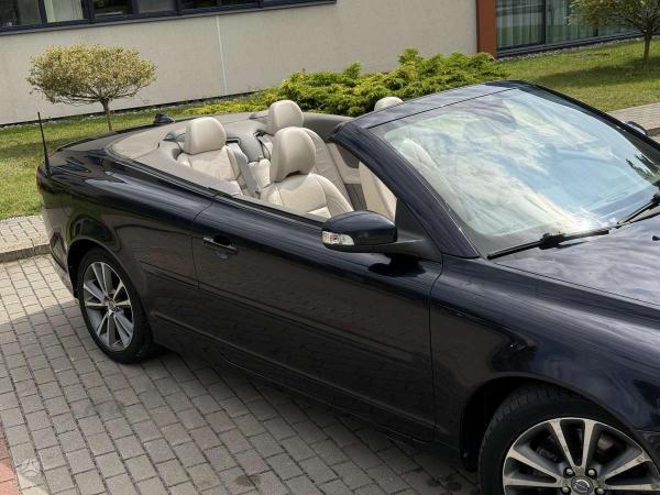 Black Volvo C70 2009 in Klaipeda, with an engine capacity of 2.52 L and mileage of 112 thousand km for 2950 €, photo 5 on AUTOMOTO.COM.LV