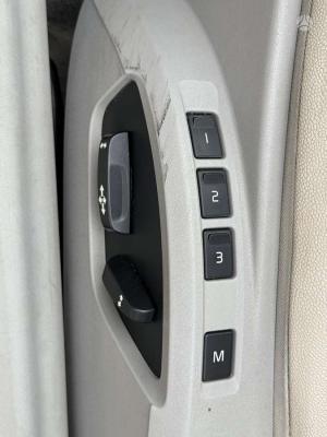 Black Volvo C70 2009 in Klaipeda, with an engine capacity of 2.52 L and mileage of 112 thousand km for 2950 €, photo 18 on AUTOMOTO.COM.LV