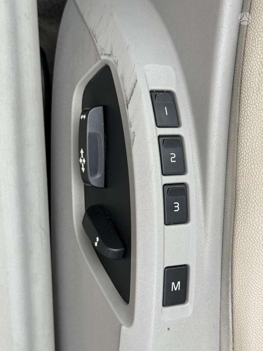 Black Volvo C70 2009 in Klaipeda, with an engine capacity of 2.52 L and mileage of 112 thousand km for 2950 €, photo 18 on AUTOMOTO.COM.LV