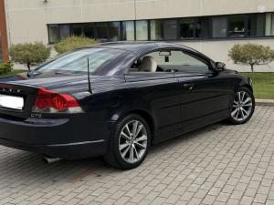 Black Volvo C70 2009 in Klaipeda, with an engine capacity of 2.52 L and mileage of 112 thousand km for 2950 €, photo 23 on AUTOMOTO.COM.LV