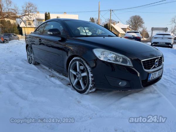 Melns Volvo C70 2010 Pērnava, ar dzinēja tilpumu 2.00 L un nobraukumu 243 tūkst. km par 6999 €, foto 3 vietnē AUTOMOTO.COM.LV