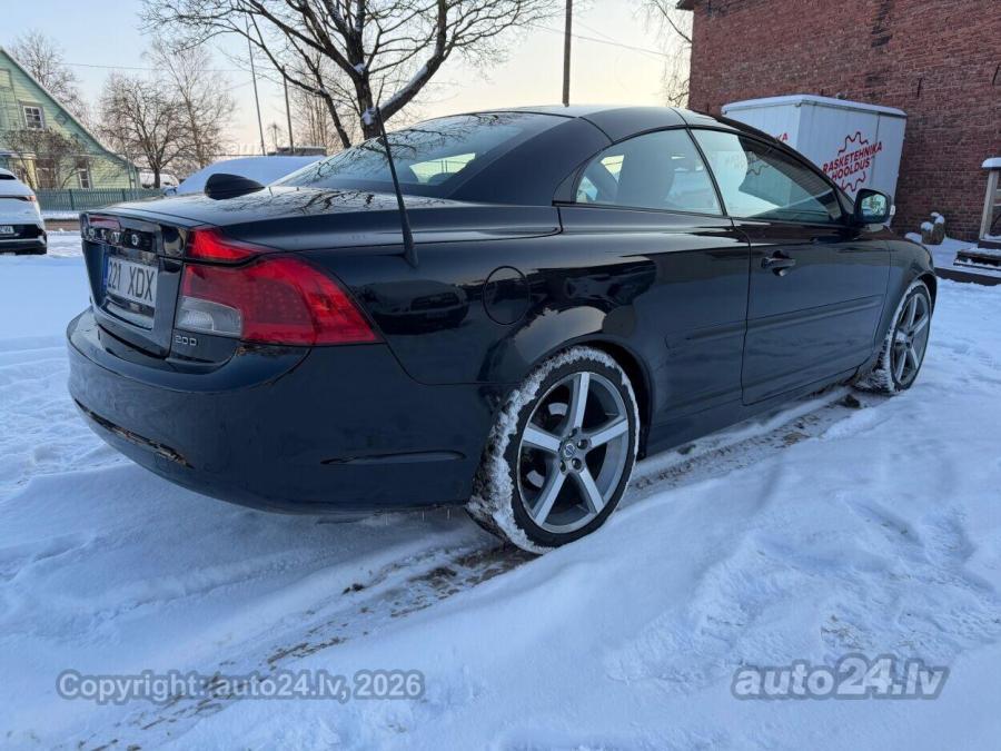 Melns Volvo C70 2010 Pērnava, ar dzinēja tilpumu 2.00 L un nobraukumu 243 tūkst. km par 6999 €, foto 4 vietnē AUTOMOTO.COM.LV