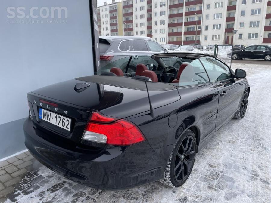 Black Volvo C70 2010 in Talsi, with an engine capacity of 2.00 L and mileage of 207 thousand km for 5500 €, photo 3 on AUTOMOTO.COM.LV