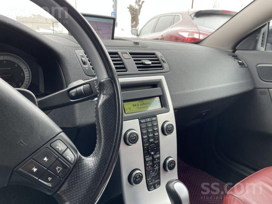 Black Volvo C70 2010 in Talsi, with an engine capacity of 2.00 L and mileage of 207 thousand km for 5500 €, photo 19 on AUTOMOTO.COM.LV