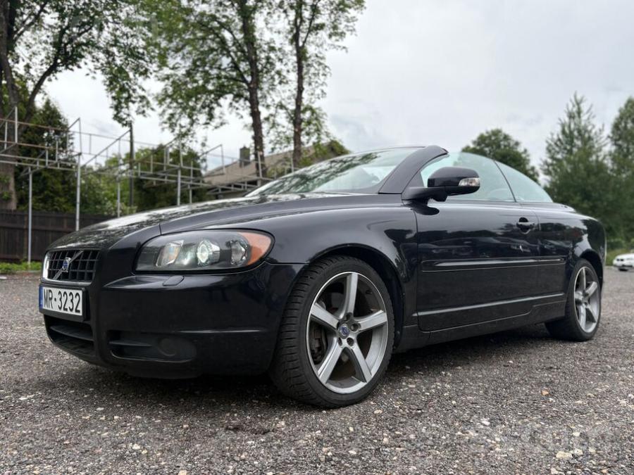 Black Volvo C70 2010 in Riga, with an engine capacity of 2.00 L and mileage of 0 thousand km for 5300 €, photo 4 on AUTOMOTO.COM.LV