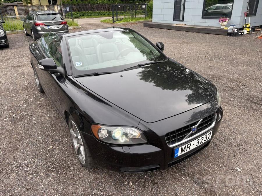 Black Volvo C70 2010 in Riga, with an engine capacity of 2.00 L and mileage of 0 thousand km for 5300 €, photo 7 on AUTOMOTO.COM.LV