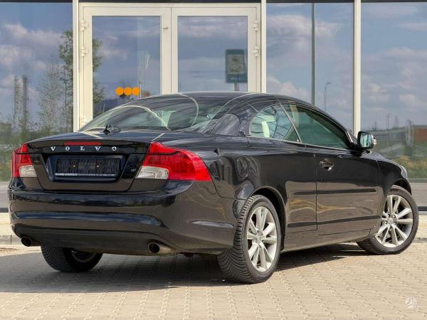 Black Volvo C70 2010 in Vilnius, with an engine capacity of 2.40 L and mileage of 207 thousand km for 6900 €, photo 4 on AUTOMOTO.COM.LV