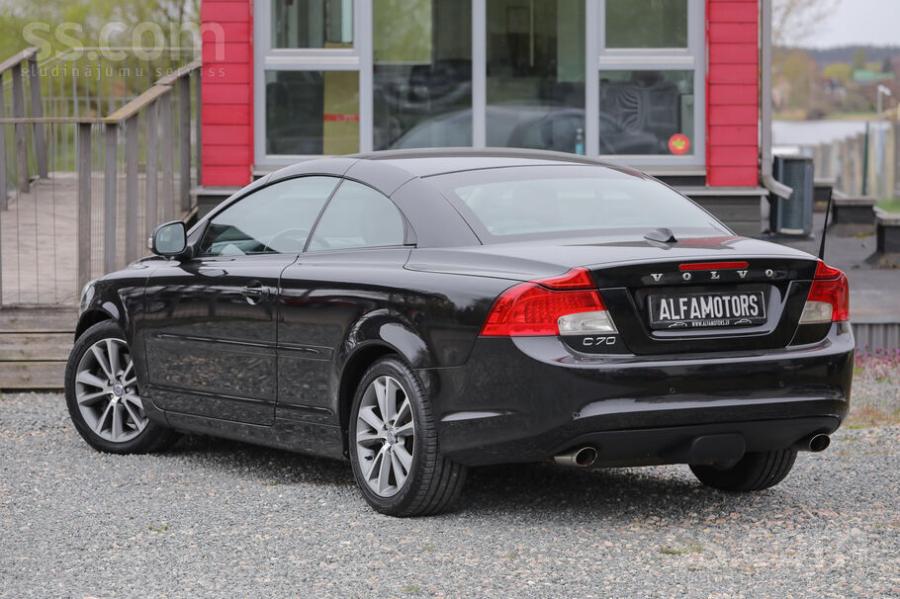 Melns Volvo C70 2010 Rīga, ar dzinēja tilpumu 2.40 L un nobraukumu 272 tūkst. km par 7990 €, foto 4 vietnē AUTOMOTO.COM.LV