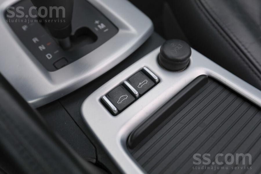 Melns Volvo C70 2010 Rīga, ar dzinēja tilpumu 2.40 L un nobraukumu 272 tūkst. km par 7990 €, foto 21 vietnē AUTOMOTO.COM.LV