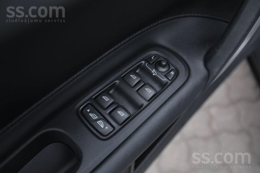 Melns Volvo C70 2010 Rīga, ar dzinēja tilpumu 2.40 L un nobraukumu 272 tūkst. km par 7990 €, foto 22 vietnē AUTOMOTO.COM.LV