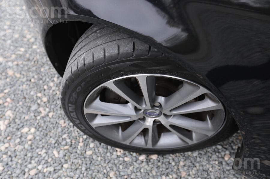 Melns Volvo C70 2010 Rīga, ar dzinēja tilpumu 2.40 L un nobraukumu 272 tūkst. km par 7990 €, foto 24 vietnē AUTOMOTO.COM.LV