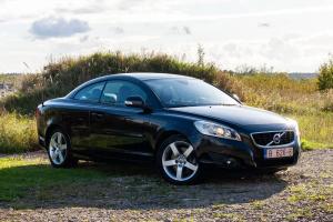 Melns Volvo C70 2010 Rīga, ar dzinēja tilpumu 2.00 L un nobraukumu 213 tūkst. km par 6995 €, foto  vietnē AUTOMOTO.COM.LV
