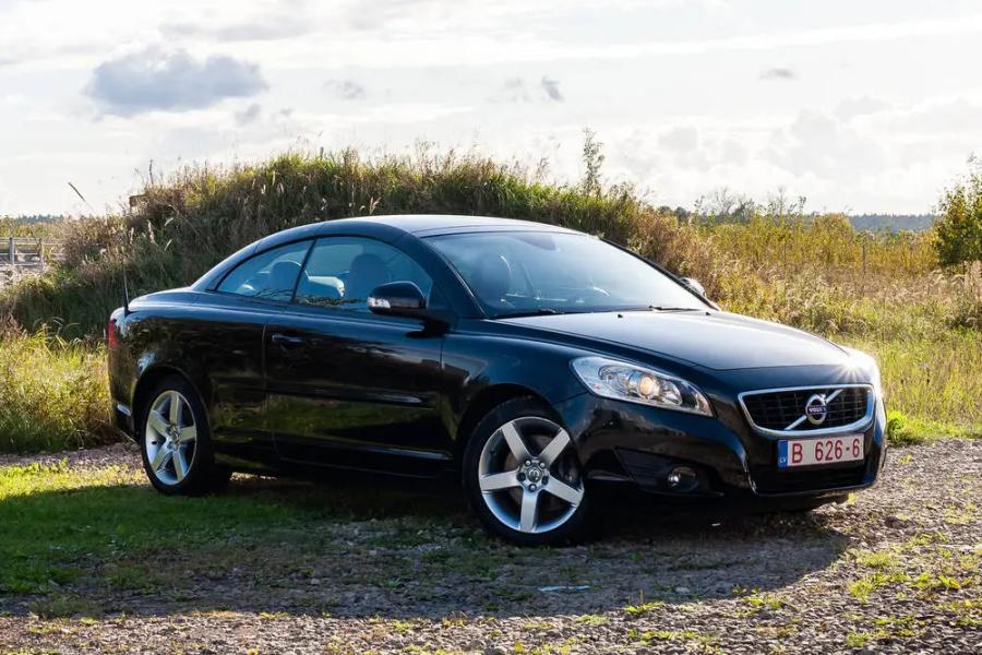 Melns Volvo C70 2010 Rīga, ar dzinēja tilpumu 2.00 L un nobraukumu 213 tūkst. km par 6995 €, foto 1 vietnē AUTOMOTO.COM.LV