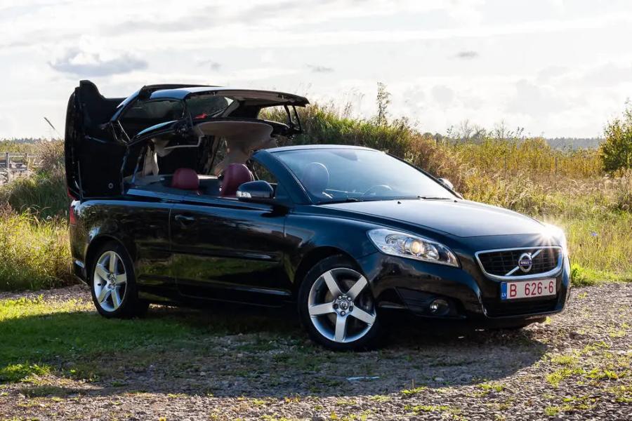 Melns Volvo C70 2010 Rīga, ar dzinēja tilpumu 2.00 L un nobraukumu 213 tūkst. km par 6995 €, foto 3 vietnē AUTOMOTO.COM.LV