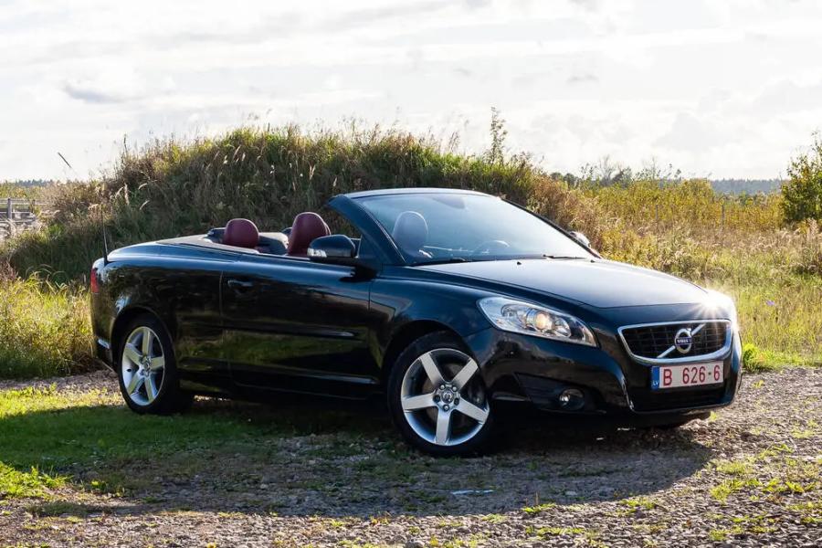 Melns Volvo C70 2010 Rīga, ar dzinēja tilpumu 2.00 L un nobraukumu 213 tūkst. km par 6995 €, foto 4 vietnē AUTOMOTO.COM.LV