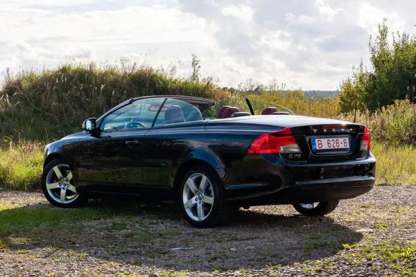 Melns Volvo C70 2010 Rīga, ar dzinēja tilpumu 2.00 L un nobraukumu 213 tūkst. km par 6995 €, foto 4 vietnē AUTOMOTO.COM.LV