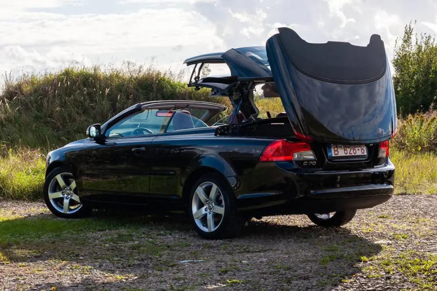 Melns Volvo C70 2010 Rīga, ar dzinēja tilpumu 2.00 L un nobraukumu 213 tūkst. km par 6995 €, foto 6 vietnē AUTOMOTO.COM.LV