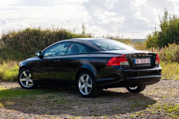 Melns Volvo C70 2010 Rīga, ar dzinēja tilpumu 2.00 L un nobraukumu 213 tūkst. km par 6995 €, foto 6 vietnē AUTOMOTO.COM.LV