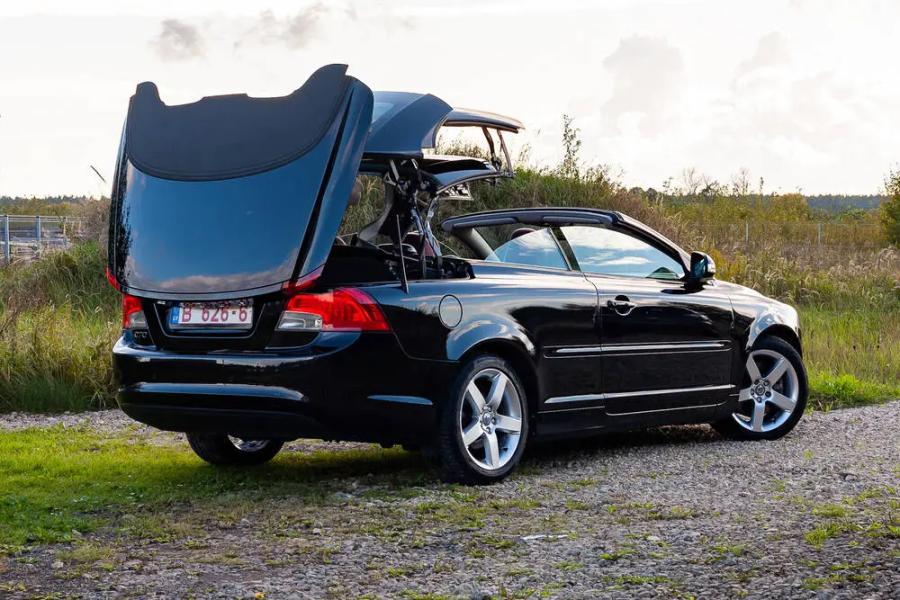 Melns Volvo C70 2010 Rīga, ar dzinēja tilpumu 2.00 L un nobraukumu 213 tūkst. km par 6995 €, foto 12 vietnē AUTOMOTO.COM.LV