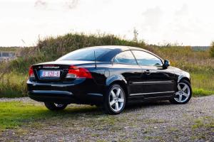 Melns Volvo C70 2010 Rīga, ar dzinēja tilpumu 2.00 L un nobraukumu 213 tūkst. km par 6995 €, foto 13 vietnē AUTOMOTO.COM.LV