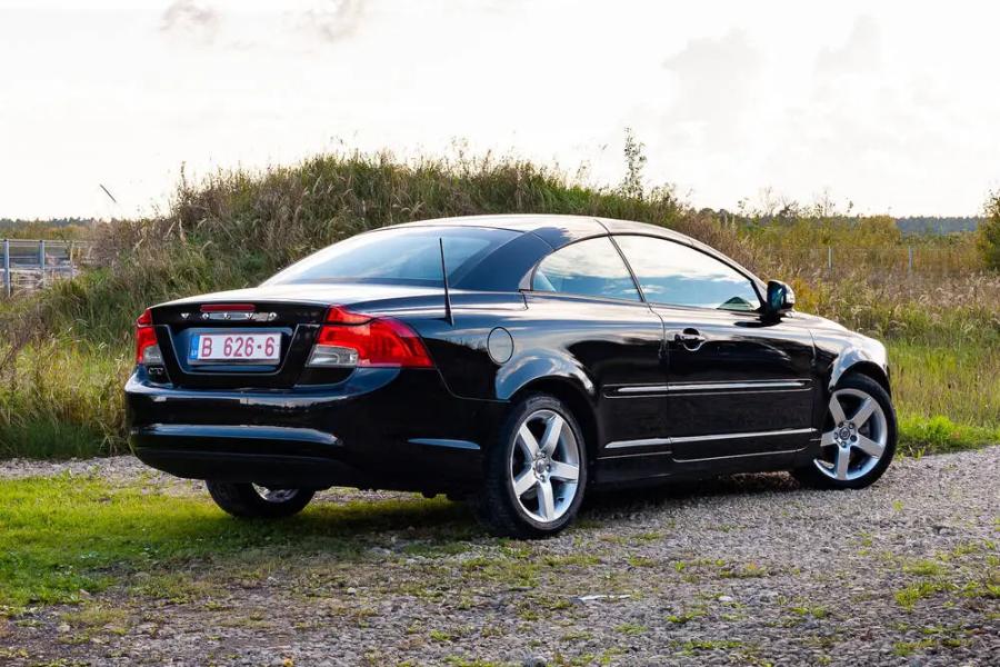 Melns Volvo C70 2010 Rīga, ar dzinēja tilpumu 2.00 L un nobraukumu 213 tūkst. km par 6995 €, foto 13 vietnē AUTOMOTO.COM.LV