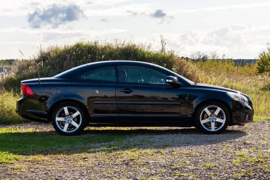 Melns Volvo C70 2010 Rīga, ar dzinēja tilpumu 2.00 L un nobraukumu 213 tūkst. km par 6995 €, foto 15 vietnē AUTOMOTO.COM.LV