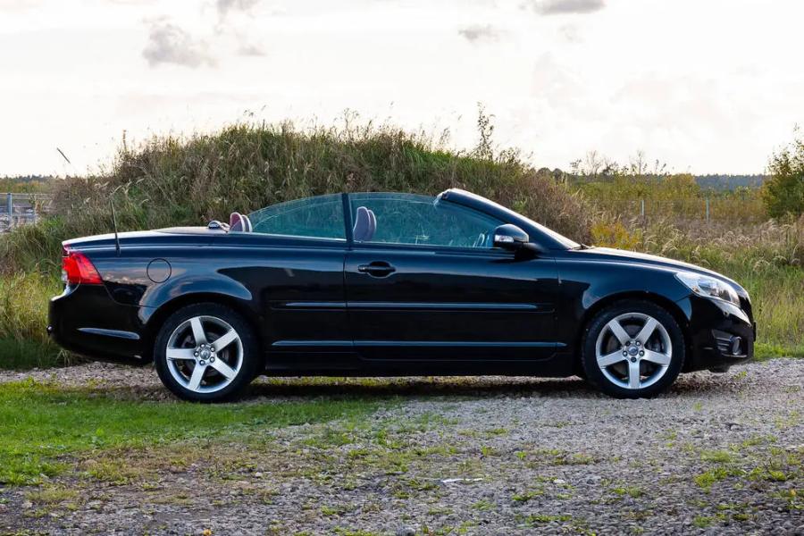 Melns Volvo C70 2010 Rīga, ar dzinēja tilpumu 2.00 L un nobraukumu 213 tūkst. km par 6995 €, foto 17 vietnē AUTOMOTO.COM.LV