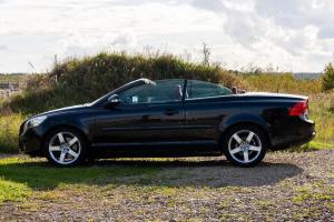 Melns Volvo C70 2010 Rīga, ar dzinēja tilpumu 2.00 L un nobraukumu 213 tūkst. km par 6995 €, foto 18 vietnē AUTOMOTO.COM.LV