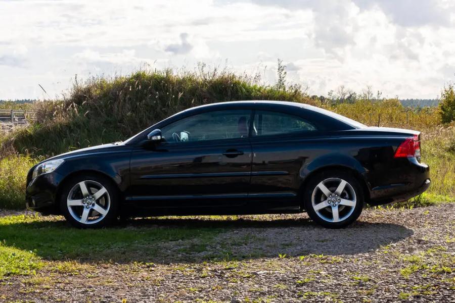 Melns Volvo C70 2010 Rīga, ar dzinēja tilpumu 2.00 L un nobraukumu 213 tūkst. km par 6995 €, foto 20 vietnē AUTOMOTO.COM.LV