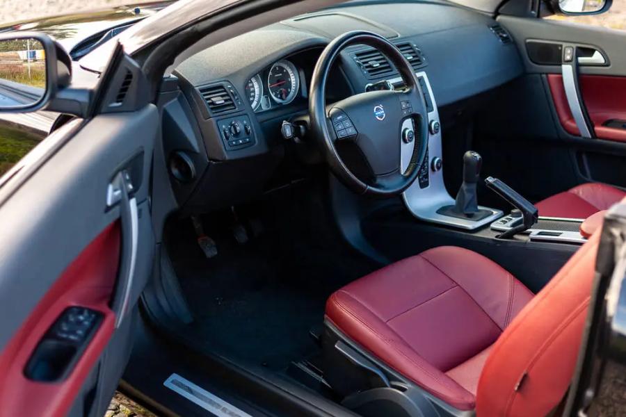 Melns Volvo C70 2010 Rīga, ar dzinēja tilpumu 2.00 L un nobraukumu 213 tūkst. km par 6995 €, foto 21 vietnē AUTOMOTO.COM.LV
