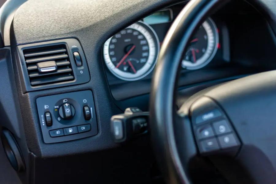 Melns Volvo C70 2010 Rīga, ar dzinēja tilpumu 2.00 L un nobraukumu 213 tūkst. km par 6995 €, foto 23 vietnē AUTOMOTO.COM.LV
