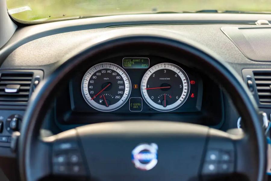 Melns Volvo C70 2010 Rīga, ar dzinēja tilpumu 2.00 L un nobraukumu 213 tūkst. km par 6995 €, foto 25 vietnē AUTOMOTO.COM.LV