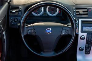 Melns Volvo C70 2010 Rīga, ar dzinēja tilpumu 2.00 L un nobraukumu 213 tūkst. km par 6995 €, foto 26 vietnē AUTOMOTO.COM.LV