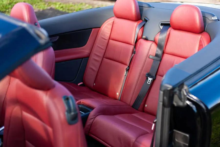 Melns Volvo C70 2010 Rīga, ar dzinēja tilpumu 2.00 L un nobraukumu 213 tūkst. km par 6995 €, foto 32 vietnē AUTOMOTO.COM.LV