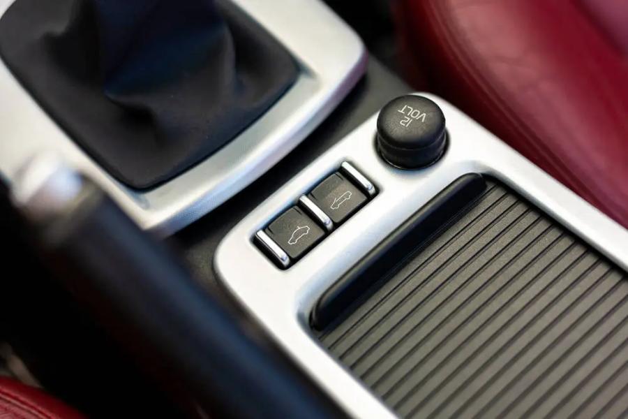 Melns Volvo C70 2010 Rīga, ar dzinēja tilpumu 2.00 L un nobraukumu 213 tūkst. km par 6995 €, foto 33 vietnē AUTOMOTO.COM.LV