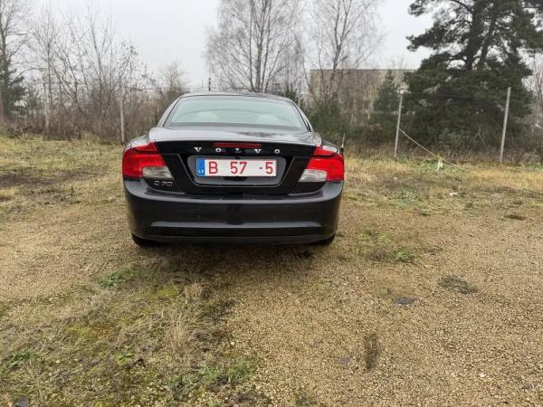 Melns Volvo C70 2010 Rīga, ar dzinēja tilpumu 2.00 L un nobraukumu 238 tūkst. km par 3500 €, foto 5 vietnē AUTOMOTO.COM.LV