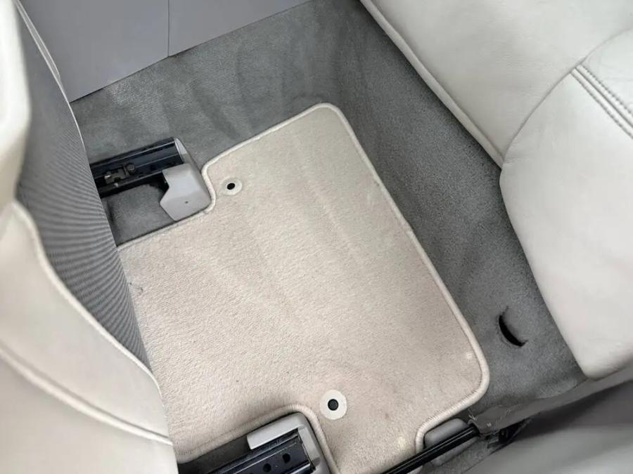 Melns Volvo C70 2010 Rīga, ar dzinēja tilpumu 2.00 L un nobraukumu 238 tūkst. km par 3500 €, foto 10 vietnē AUTOMOTO.COM.LV