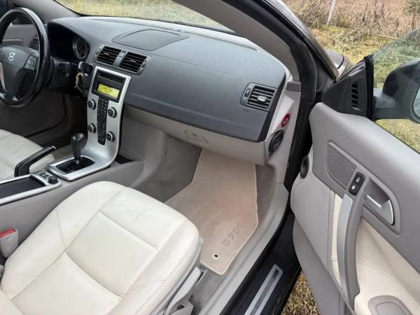 Melns Volvo C70 2010 Rīga, ar dzinēja tilpumu 2.00 L un nobraukumu 238 tūkst. km par 3500 €, foto 10 vietnē AUTOMOTO.COM.LV