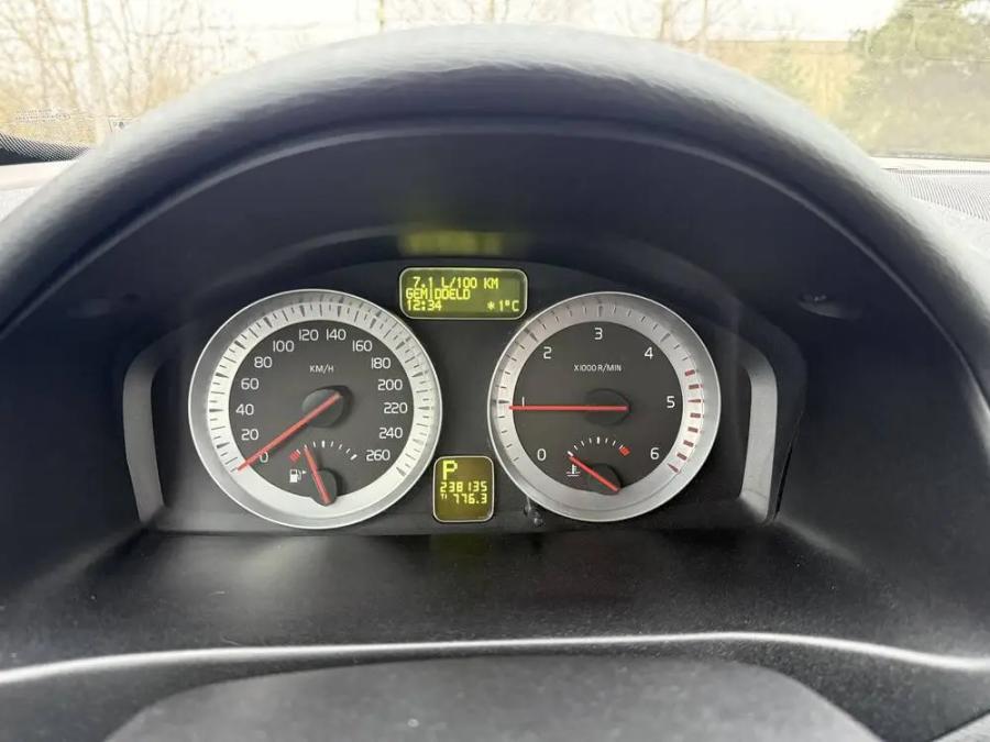 Melns Volvo C70 2010 Rīga, ar dzinēja tilpumu 2.00 L un nobraukumu 238 tūkst. km par 3500 €, foto 12 vietnē AUTOMOTO.COM.LV
