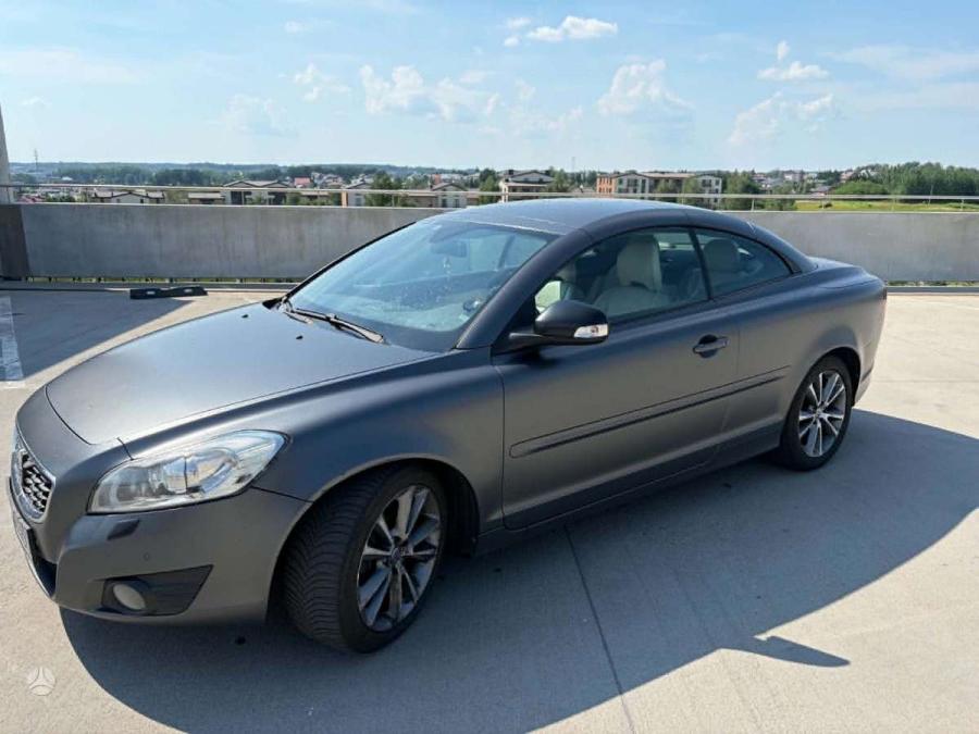 Black Volvo C70 2010 in Vilnius, with an engine capacity of 1.98 L and mileage of 260 thousand km for 4200 €, photo 1 on AUTOMOTO.COM.LV