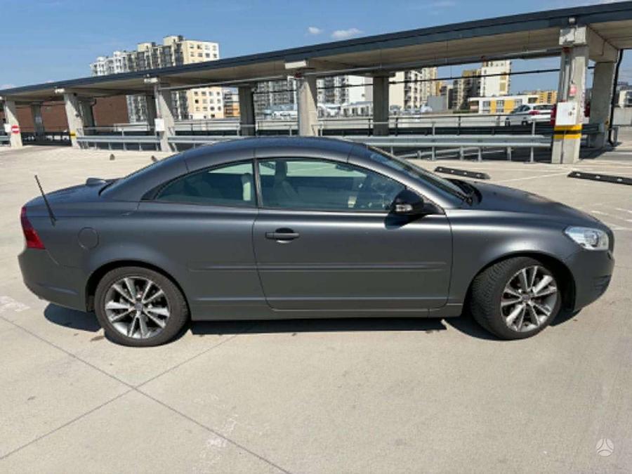 Black Volvo C70 2010 in Vilnius, with an engine capacity of 1.98 L and mileage of 260 thousand km for 4200 €, photo 5 on AUTOMOTO.COM.LV