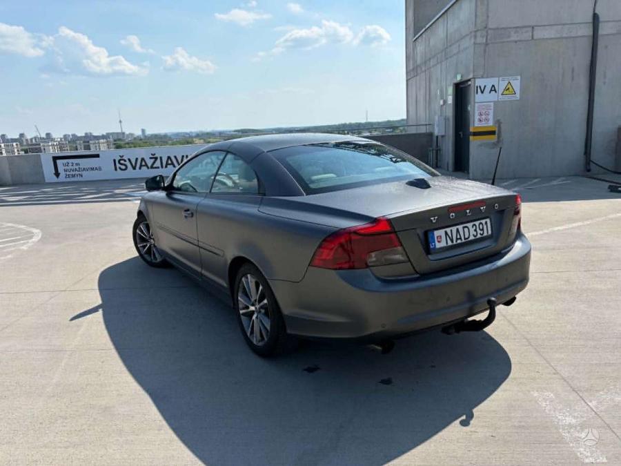 Black Volvo C70 2010 in Vilnius, with an engine capacity of 1.98 L and mileage of 260 thousand km for 4200 €, photo 6 on AUTOMOTO.COM.LV